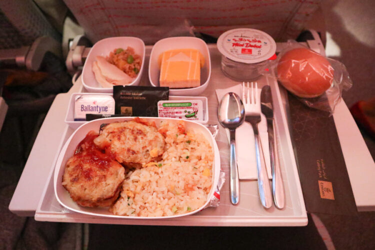 【エミレーツ航空】羽田からドバイ往復の機内食＆搭乗記ブログ | ダーリンと世界を旅したい